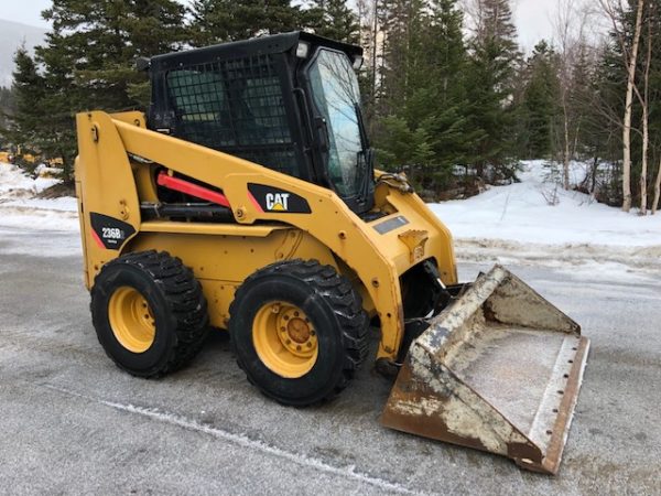 2008 CAT 236B Skid Steer (1)